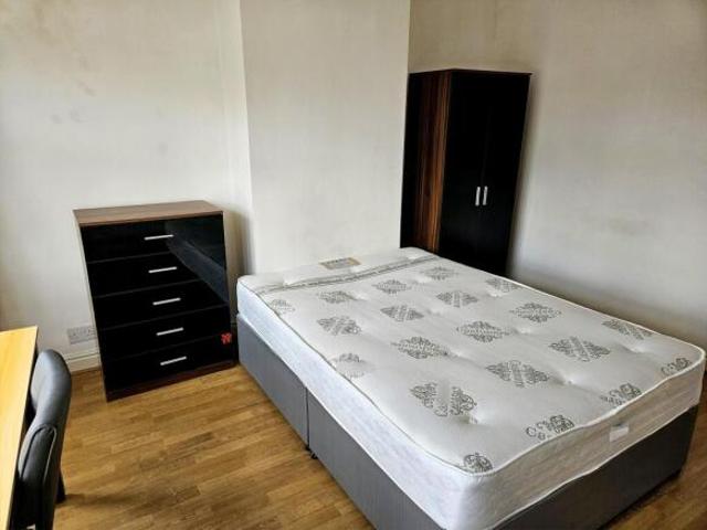 6 bedroom semi detached house for rent in Ashdene Road, Manchester, M20