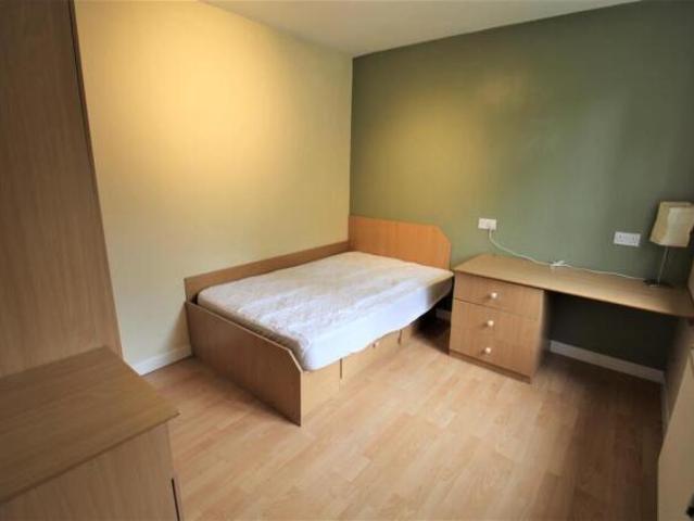 6 bedroom semi detached house for rent in Becketts Park Crescent, Headingley, Leeds, Yorkshire, LS6