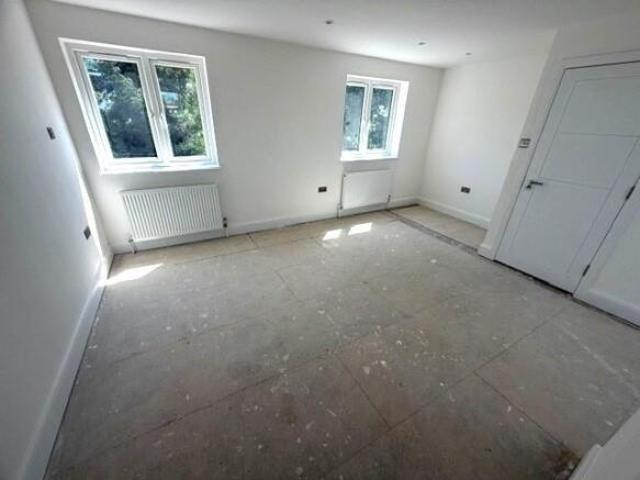 6 bedroom semi detached house for rent in Bedford Road, Mill Hill, NW7
