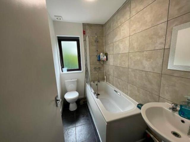 6 bedroom semi detached house for rent in Beeston Road, NG7