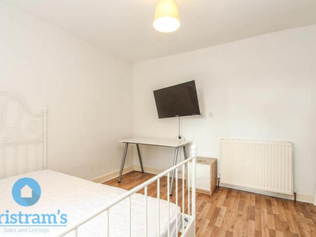 6 bedroom semi detached house for rent in Beeston Road, Dunkirk, NG7