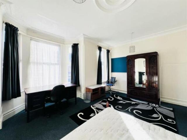 6 bedroom semi detached house for rent in Burford Road, Nottingham, NG7