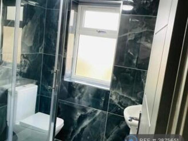6 bedroom semi detached house for rent in Chaucer Avenue, Hayes, UB4