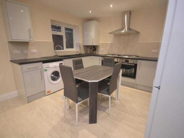 6 bedroom semi detached house for rent in Christchurch Road, Reading, RG2