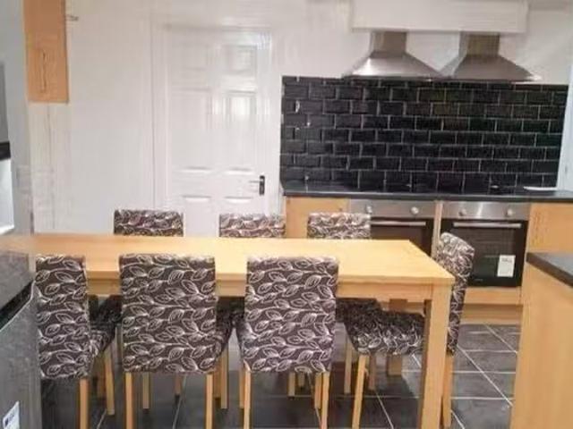 6 bedroom semi detached house for rent in Coventry, CV4