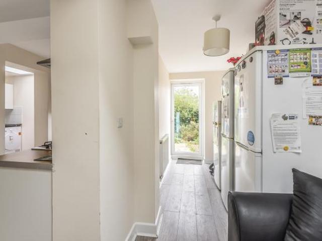 6 bedroom semi detached house for rent in Cricket Road, Oxford, OX4