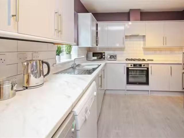 6 bedroom semi detached house for rent in Downs Road, Canterbu.