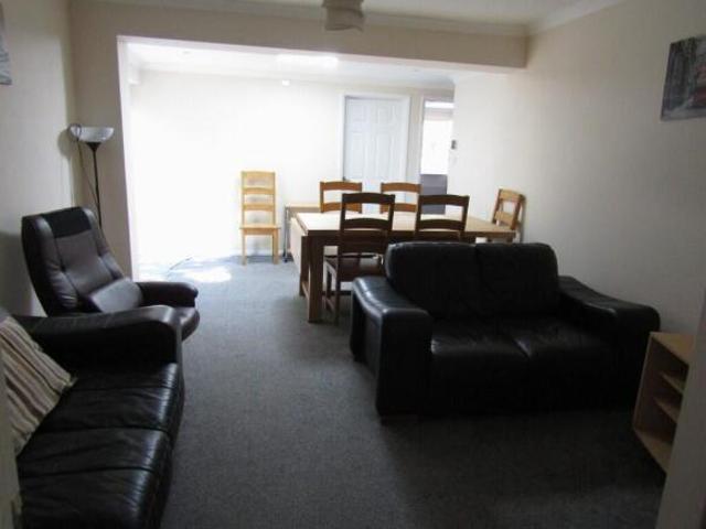6 bedroom semi detached house for rent in Downs Road, Canterbury, CT2