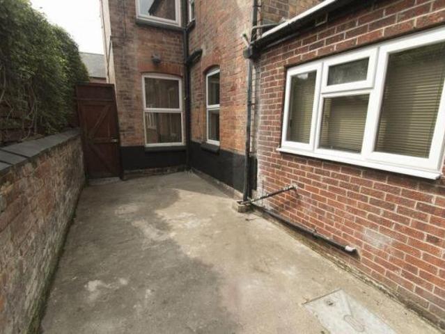 6 bedroom semi detached house for rent in Gregory Avenue, Nottingham, NG7