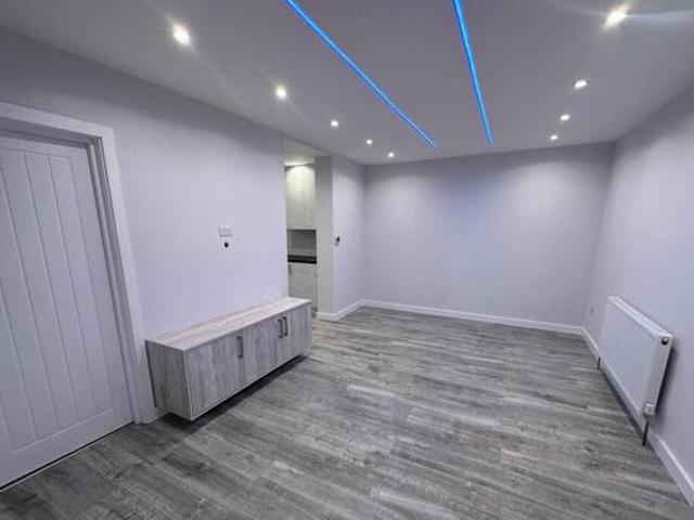 6 Bedroom Semi detached House For Rent In Hayes, Greater London
