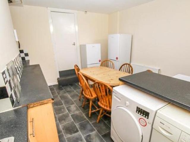 6 Bedroom Semi detached House For Rent In Headingley, Leeds