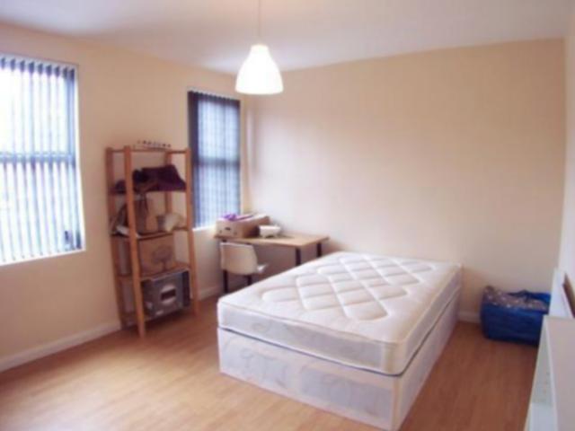6 bedroom semi detached house for rent in Hessle Street, Leeds, West Yorkshire, LS6