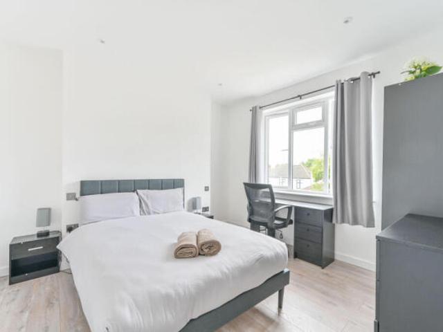 6 bedroom semi detached house for rent in Hill Close, NW2, Dollis Hill, London, NW2