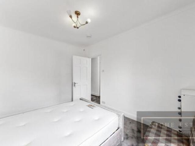6 bedroom semi detached house for rent in Hutton Grove, North Finchley, London, N12