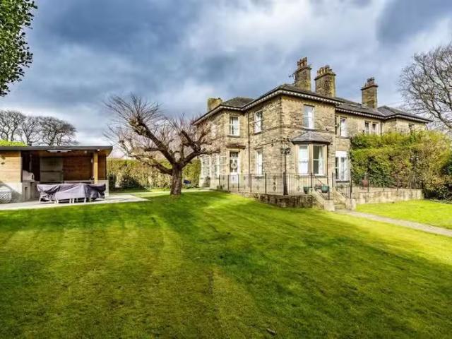 6 bedroom semi detached house for rent in Keighley Road, Halif.