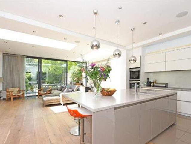 6 Bedroom Semi detached House For Rent In London