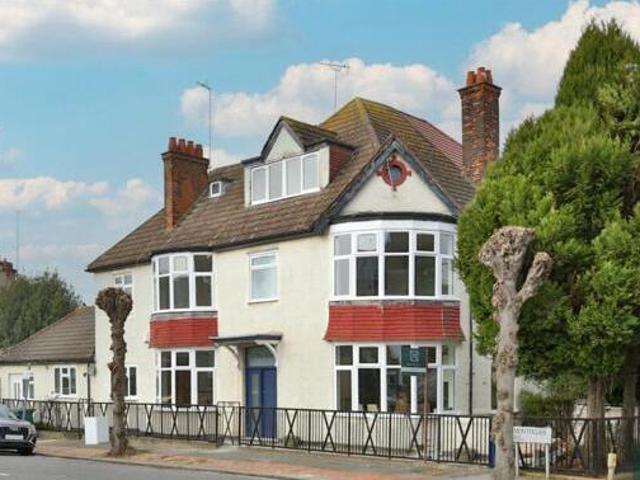 6 Bedroom Semi detached House For Rent In London
