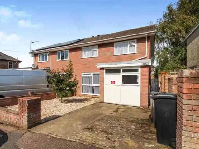 6 bedroom semi detached house for rent in Luther Road, Winton.