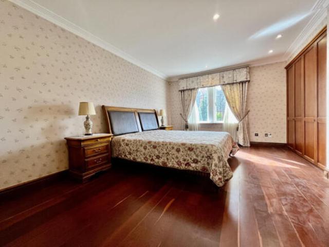 6 bedroom semi detached house for rent in Martineau Drive Twickenham TW1
