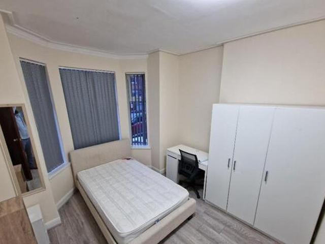 6 Bedroom Semi detached House For Rent In Nottingham, Nottinghamshire