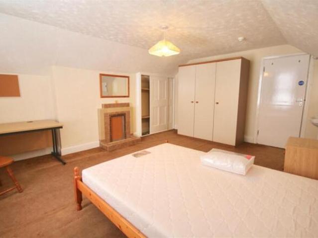 6 bedroom semi detached house for rent in Shaftesbury Road, Southsea, PO5