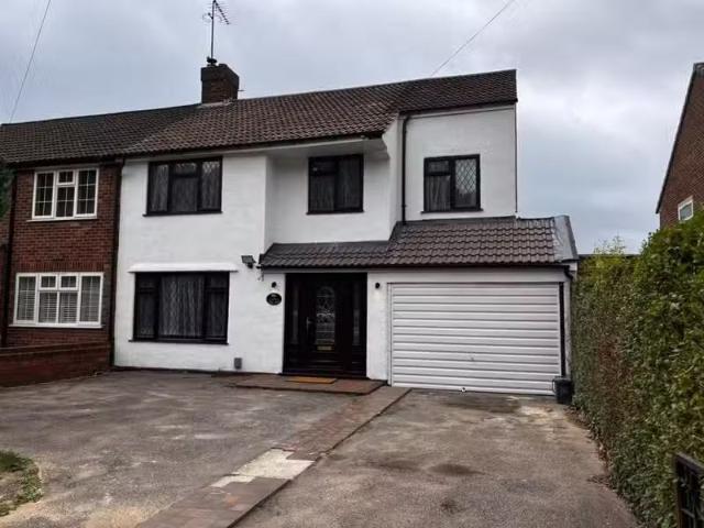 6 bedroom semi detached house for rent in St Albans Road West.