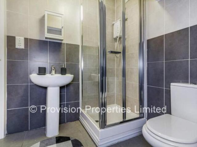 6 bedroom semi detached house for rent in St Annes Drive, Headingley, Leeds, LS4