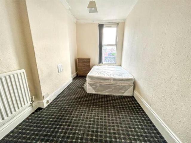6 bedroom semi detached house for rent in Stockport Road, Manchester, Greater Manchester, M19