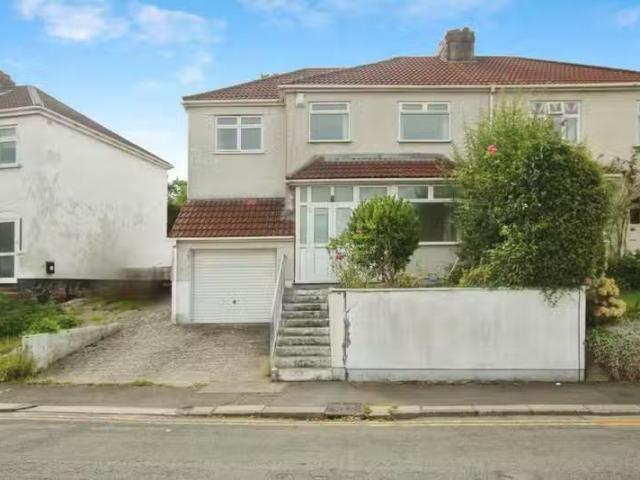 6 bedroom semi detached house for rent in Station Road Filto.
