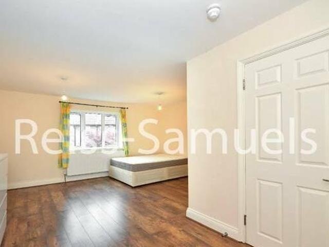 6 bedroom semidetached house for rent in Ambassador Square London E14