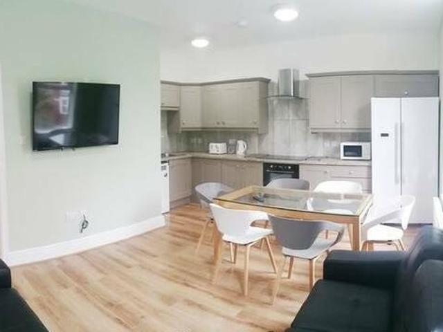 6 bedroom semidetached house for rent in Amherst Road Fallowfield M14