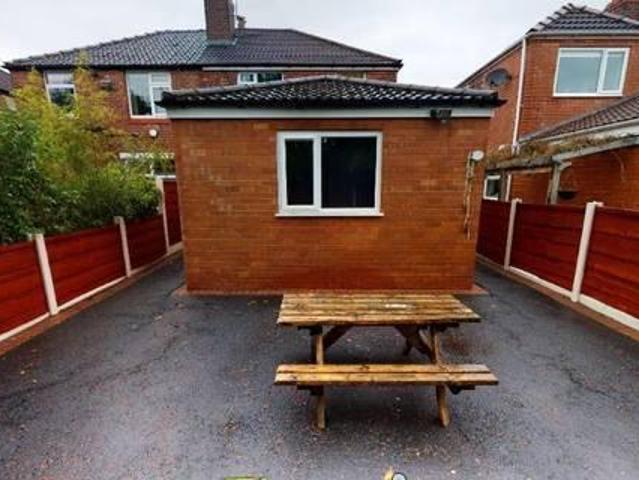 6 bedroom semidetached house for rent in Fairholme Road Manchester Greater Manchester M20
