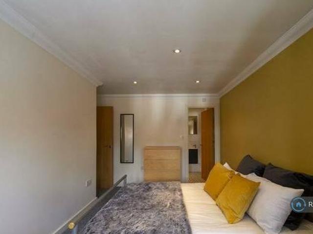 6 bedroom semidetached house for rent in Radcliffe Mount Nottingham NG2