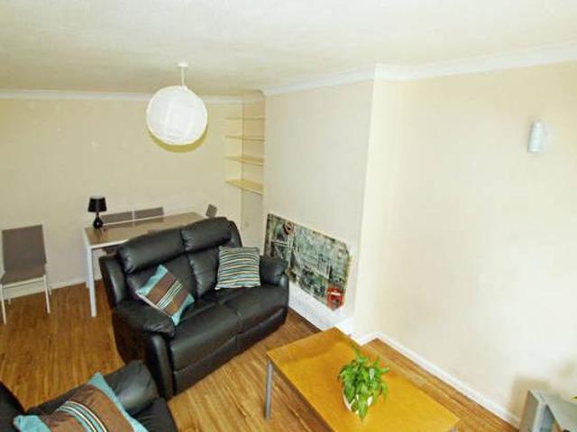 6 bedroom semidetached house for rent in Whiteknights Road Reading Berkshire RG6