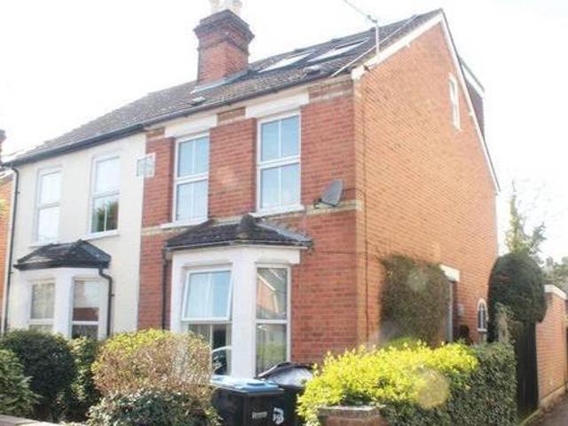 6 bedroom semidetached house for rent in 6 Double Beds near back gate Clarence Street TW20