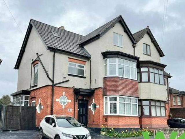 6 bedroom semidetached house for sale in Heath Lane West Bromwich B71
