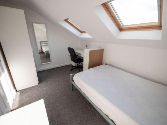 6 Bedroom Shared Living/roommate Birmingham Birmingham 90563798