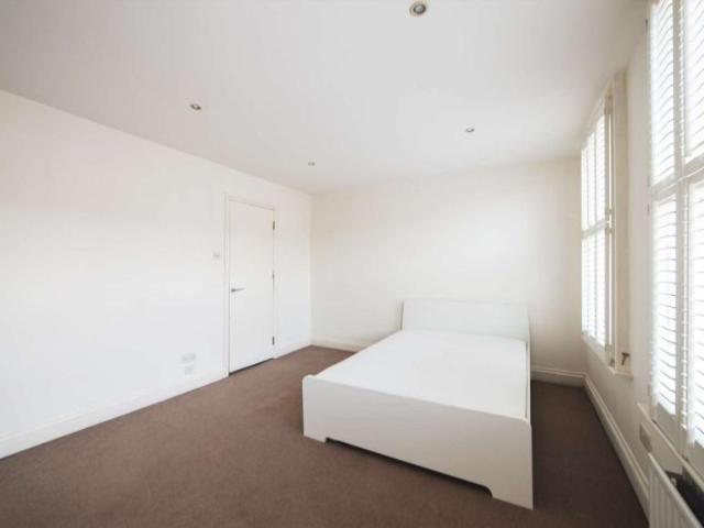 6 Bedroom Shared Living/roommate London London 100676752