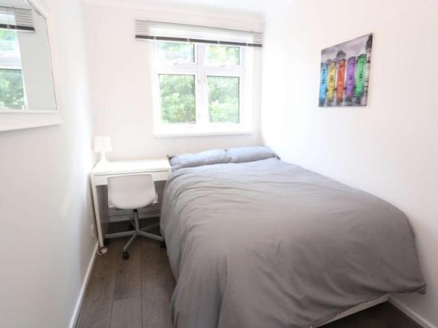6 Bedroom Shared Living/roommate London London 101771443