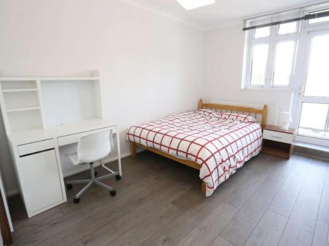 6 Bedroom Shared Living/roommate London London 101814209