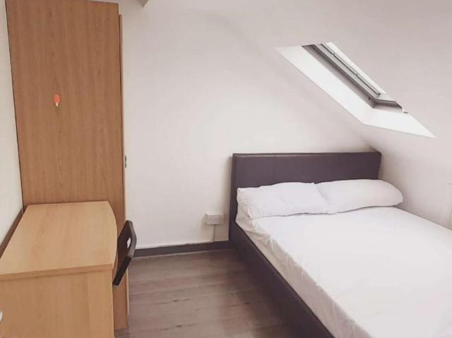 6 Bedroom Shared Living/roommate London London 101815603