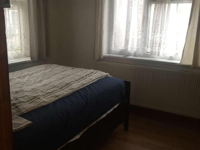 6 Bedroom Shared Living/roommate London London 101820506