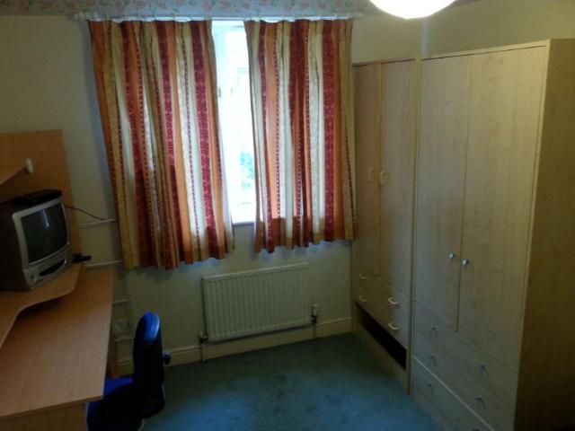 6 Bedroom Shared Living/roommate London London 101820745