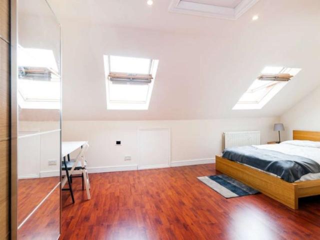 6 Bedroom Shared Living/roommate London London 101821392
