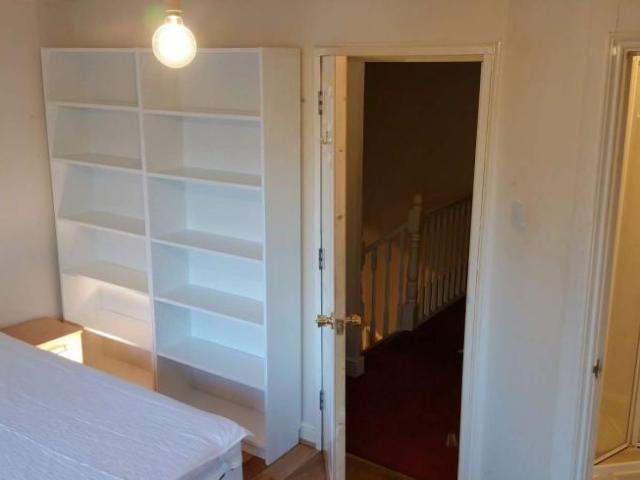 6 Bedroom Shared Living/roommate London London 101836135