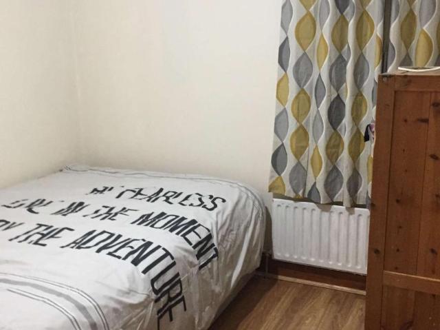 6 Bedroom Shared Living/roommate London London 101839925