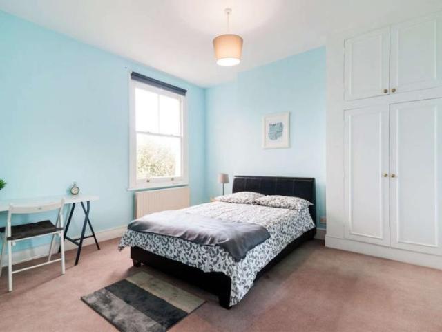 6 Bedroom Shared Living/roommate London London 101847195