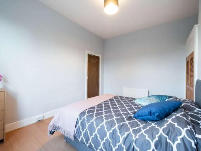 6 Bedroom Shared Living/roommate London London 101847684