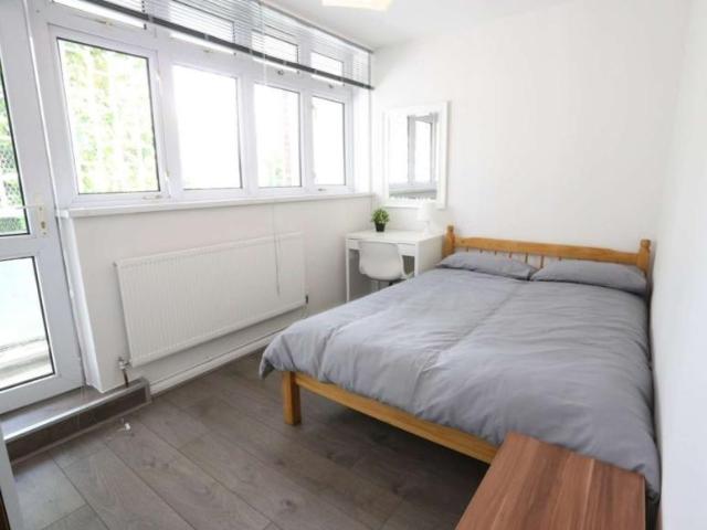 6 Bedroom Shared Living/roommate London London 101849477