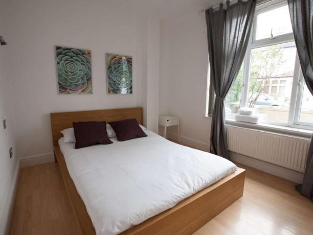 6 Bedroom Shared Living/roommate London London 101841965